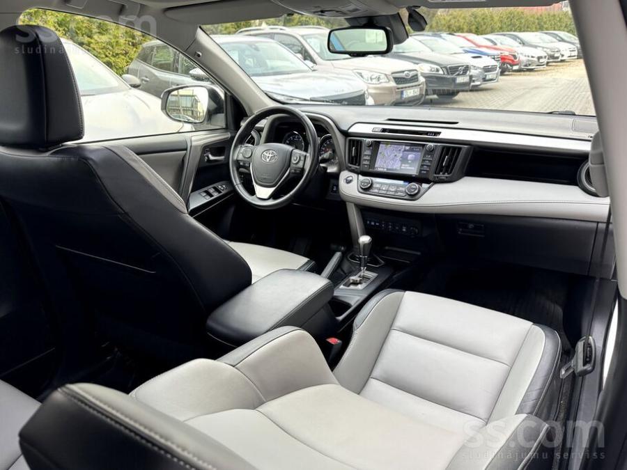 White Toyota RAV4 2016 in Riga, with an engine capacity of 2.00 L and mileage of 211 thousand km for 16500 €, photo 12 on AUTOMOTO.COM.LV