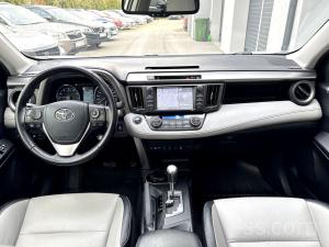 White Toyota RAV4 2016 in Riga, with an engine capacity of 2.00 L and mileage of 211 thousand km for 16500 €, photo 13 on AUTOMOTO.COM.LV
