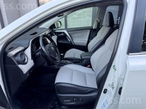 White Toyota RAV4 2016 in Riga, with an engine capacity of 2.00 L and mileage of 211 thousand km for 16500 €, photo 16 on AUTOMOTO.COM.LV