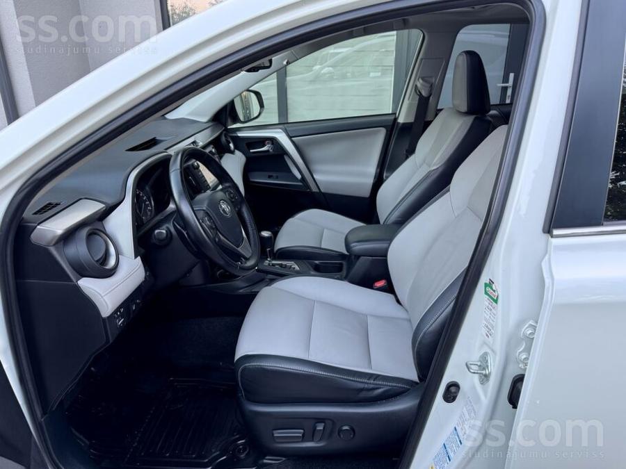 White Toyota RAV4 2016 in Riga, with an engine capacity of 2.00 L and mileage of 211 thousand km for 16500 €, photo 16 on AUTOMOTO.COM.LV