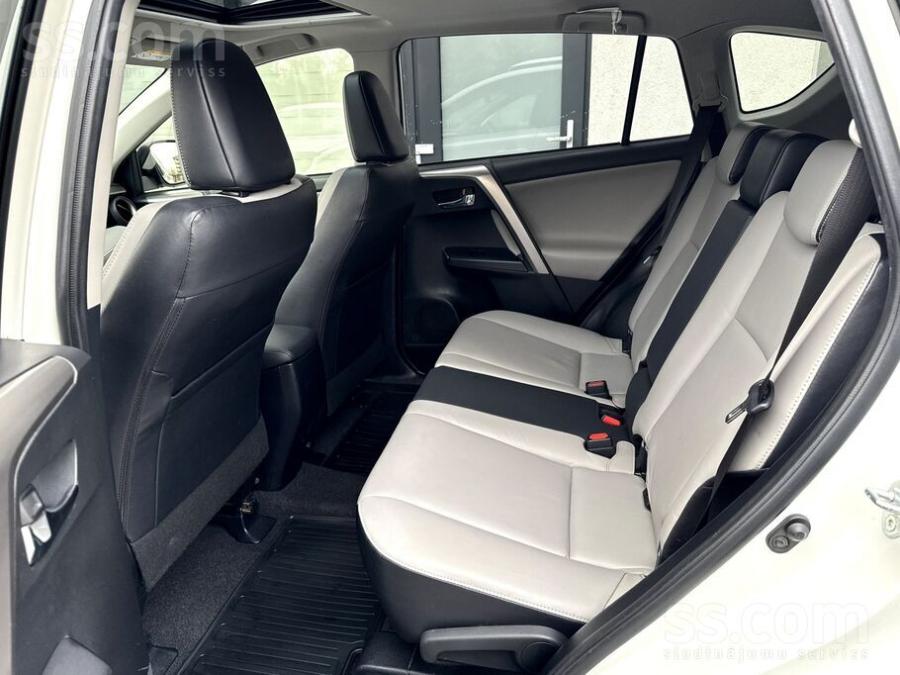 White Toyota RAV4 2016 in Riga, with an engine capacity of 2.00 L and mileage of 211 thousand km for 16500 €, photo 17 on AUTOMOTO.COM.LV