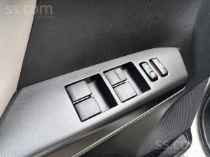 White Toyota RAV4 2016 in Riga, with an engine capacity of 2.00 L and mileage of 211 thousand km for 16500 €, photo 18 on AUTOMOTO.COM.LV