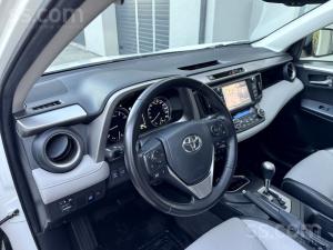 White Toyota RAV4 2016 in Riga, with an engine capacity of 2.00 L and mileage of 211 thousand km for 16500 €, photo 20 on AUTOMOTO.COM.LV