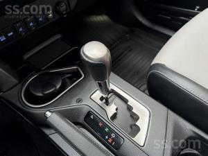 White Toyota RAV4 2016 in Riga, with an engine capacity of 2.00 L and mileage of 211 thousand km for 16500 €, photo 24 on AUTOMOTO.COM.LV