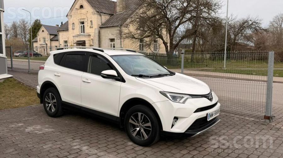 Balts Toyota RAV4 2016 Jelgava, ar dzinēja tilpumu 2.00 L un nobraukumu 167 tūkst. km par 11900 €, foto 1 vietnē AUTOMOTO.COM.LV