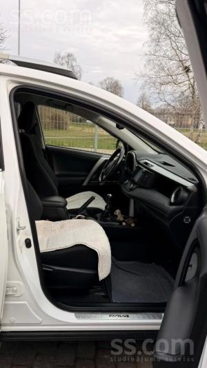 Balts Toyota RAV4 2016 Jelgava, ar dzinēja tilpumu 2.00 L un nobraukumu 167 tūkst. km par 11900 €, foto 5 vietnē AUTOMOTO.COM.LV