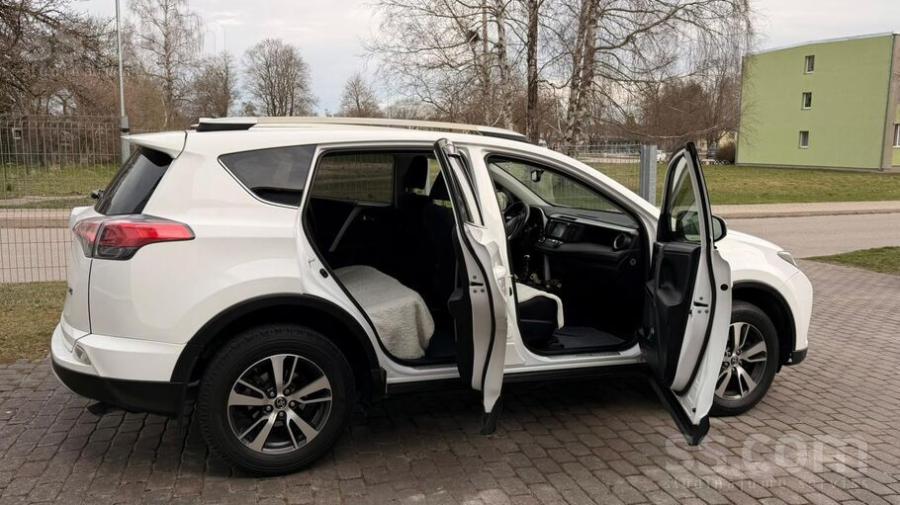 Balts Toyota RAV4 2016 Jelgava, ar dzinēja tilpumu 2.00 L un nobraukumu 167 tūkst. km par 11900 €, foto 6 vietnē AUTOMOTO.COM.LV