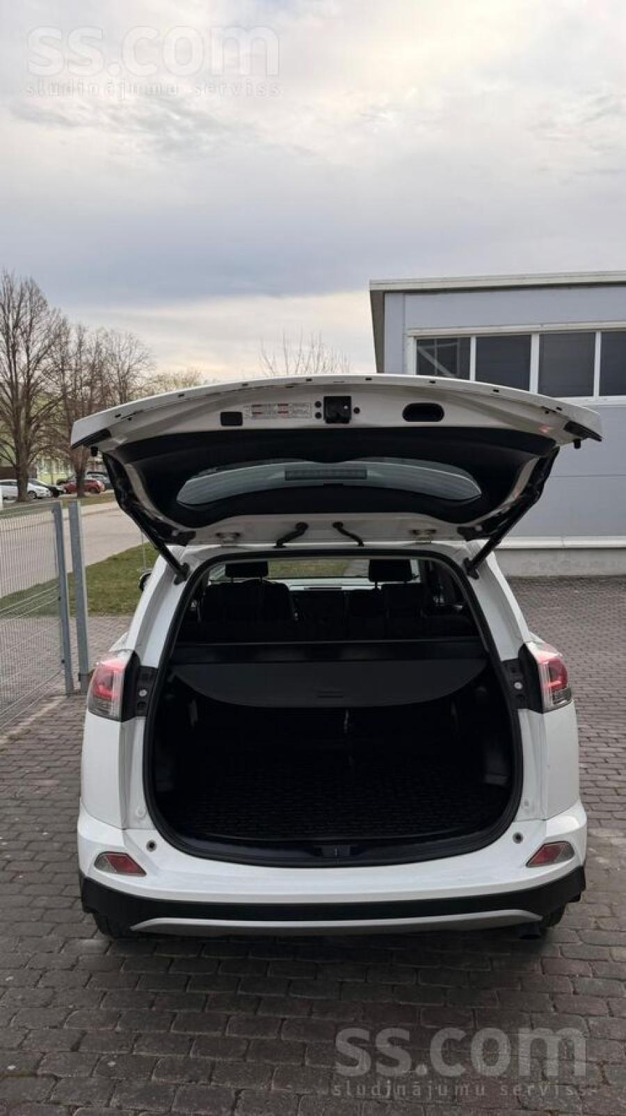 Balts Toyota RAV4 2016 Jelgava, ar dzinēja tilpumu 2.00 L un nobraukumu 167 tūkst. km par 11900 €, foto 11 vietnē AUTOMOTO.COM.LV