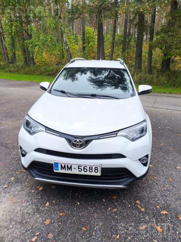Balts Toyota RAV4 2016 Jelgava, ar dzinēja tilpumu 2.00 L un nobraukumu 172 tūkst. km par 12700 €, foto 1 vietnē AUTOMOTO.COM.LV