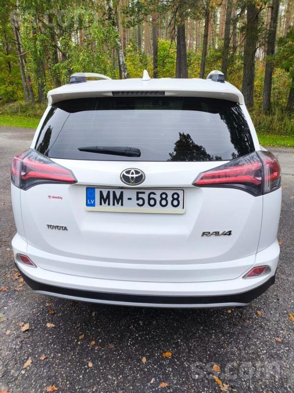 Balts Toyota RAV4 2016 Jelgava, ar dzinēja tilpumu 2.00 L un nobraukumu 172 tūkst. km par 12700 €, foto 3 vietnē AUTOMOTO.COM.LV