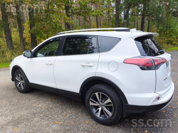 Balts Toyota RAV4 2016 Jelgava, ar dzinēja tilpumu 2.00 L un nobraukumu 172 tūkst. km par 12700 €, foto 5 vietnē AUTOMOTO.COM.LV