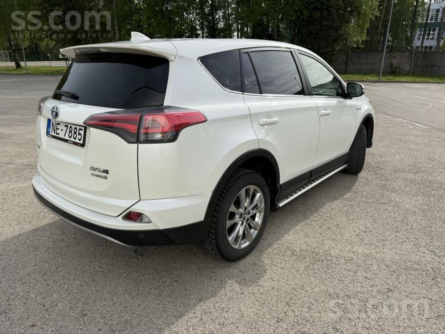 Balts Toyota RAV4 2016 Rīga, ar dzinēja tilpumu 2.50 L un nobraukumu 169 tūkst. km par 17950 €, foto 5 vietnē AUTOMOTO.COM.LV