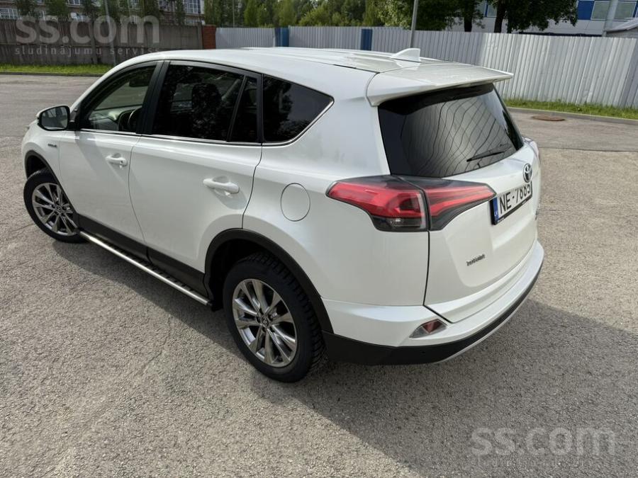 Balts Toyota RAV4 2016 Rīga, ar dzinēja tilpumu 2.50 L un nobraukumu 169 tūkst. km par 17950 €, foto 6 vietnē AUTOMOTO.COM.LV