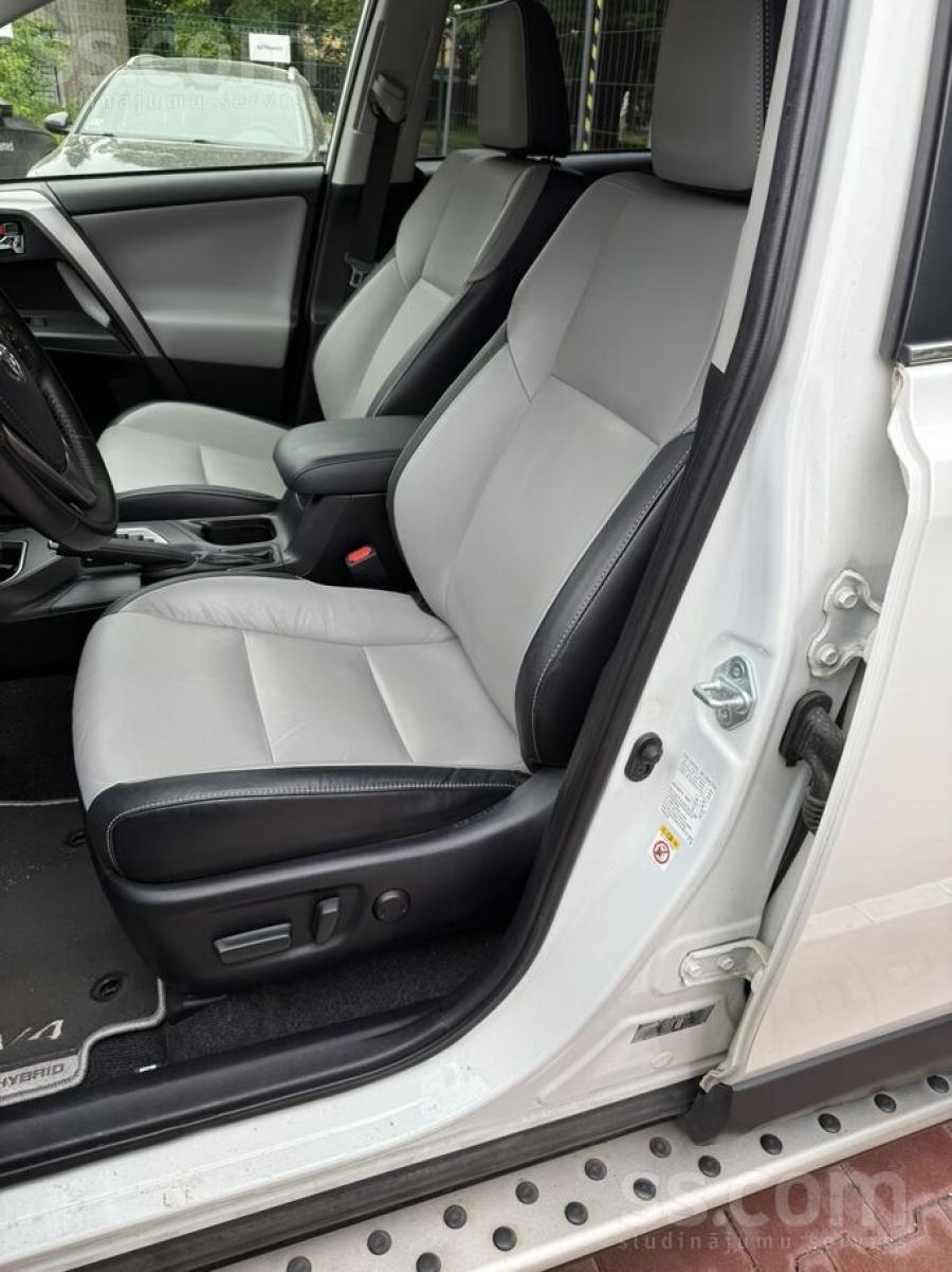 Balts Toyota RAV4 2016 Rīga, ar dzinēja tilpumu 2.50 L un nobraukumu 169 tūkst. km par 17950 €, foto 18 vietnē AUTOMOTO.COM.LV