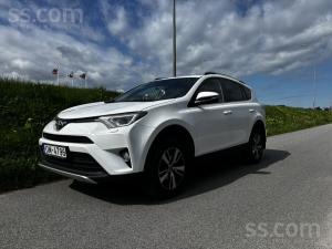 White Toyota RAV4 2016 in Ogre, with an engine capacity of 2.00 L and mileage of 156 thousand km for 16000 €, photo  on AUTOMOTO.COM.LV