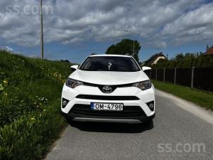 Balts Toyota RAV4 2016 Ogre, ar dzinēja tilpumu 2.00 L un nobraukumu 156 tūkst. km par 16000 €, foto 3 vietnē AUTOMOTO.COM.LV