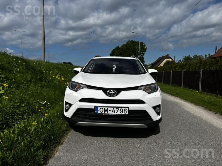 Balts Toyota RAV4 2016 Ogre, ar dzinēja tilpumu 2.00 L un nobraukumu 156 tūkst. km par 16000 €, foto 3 vietnē AUTOMOTO.COM.LV