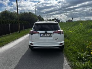 Balts Toyota RAV4 2016 Ogre, ar dzinēja tilpumu 2.00 L un nobraukumu 156 tūkst. km par 16000 €, foto 5 vietnē AUTOMOTO.COM.LV
