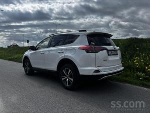 Balts Toyota RAV4 2016 Ogre, ar dzinēja tilpumu 2.00 L un nobraukumu 156 tūkst. km par 16000 €, foto 6 vietnē AUTOMOTO.COM.LV