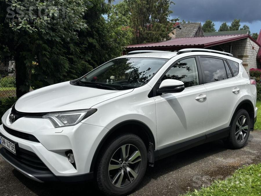 Balts Toyota RAV4 2016 Ogre, ar dzinēja tilpumu 2.00 L un nobraukumu 157 tūkst. km par 13900 €, foto 1 vietnē AUTOMOTO.COM.LV