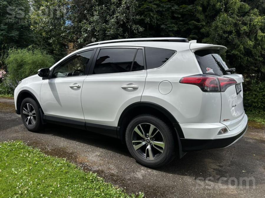 Balts Toyota RAV4 2016 Ogre, ar dzinēja tilpumu 2.00 L un nobraukumu 157 tūkst. km par 13900 €, foto 3 vietnē AUTOMOTO.COM.LV
