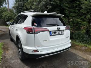 Balts Toyota RAV4 2016 Ogre, ar dzinēja tilpumu 2.00 L un nobraukumu 157 tūkst. km par 13900 €, foto 4 vietnē AUTOMOTO.COM.LV