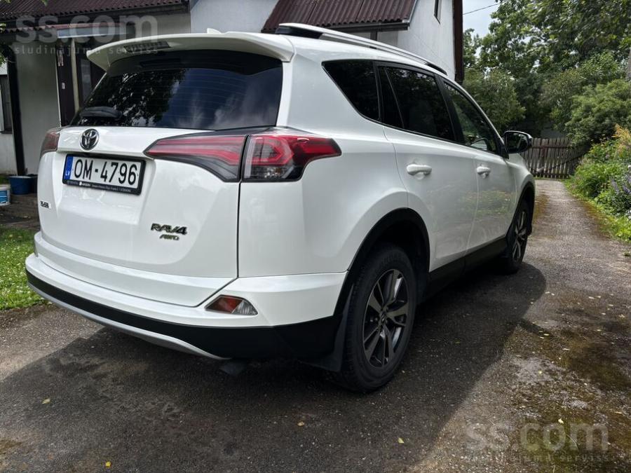 Balts Toyota RAV4 2016 Ogre, ar dzinēja tilpumu 2.00 L un nobraukumu 157 tūkst. km par 13900 €, foto 5 vietnē AUTOMOTO.COM.LV