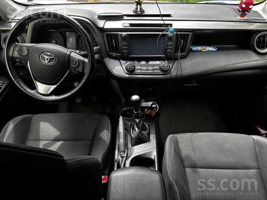 Balts Toyota RAV4 2016 Ogre, ar dzinēja tilpumu 2.00 L un nobraukumu 157 tūkst. km par 13900 €, foto 8 vietnē AUTOMOTO.COM.LV
