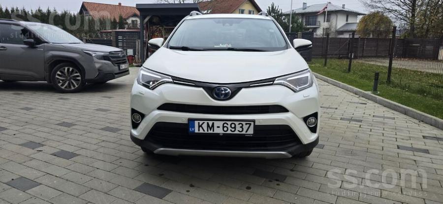 Balts Toyota RAV4 2016 Rīga, ar dzinēja tilpumu 2.50 L un nobraukumu 135 tūkst. km par 16500 €, foto 1 vietnē AUTOMOTO.COM.LV