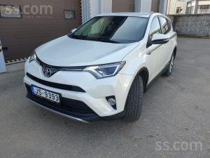 White Toyota RAV4 2016 in Riga, with an engine capacity of 2.00 L and mileage of 279 thousand km for 13100 €, photo  on AUTOMOTO.COM.LV