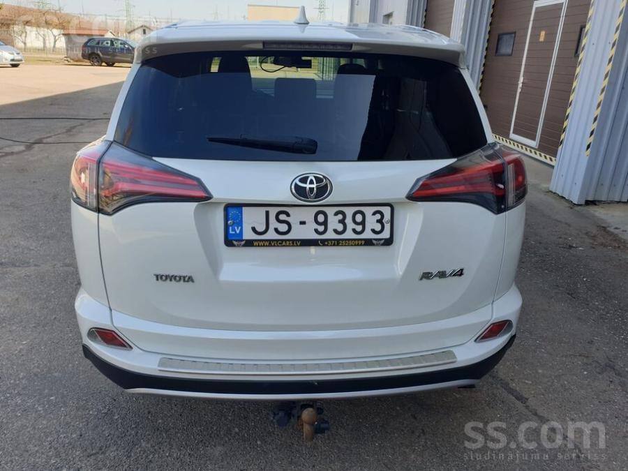 Balts Toyota RAV4 2016 Rīga, ar dzinēja tilpumu 2.00 L un nobraukumu 279 tūkst. km par 13100 €, foto 4 vietnē AUTOMOTO.COM.LV