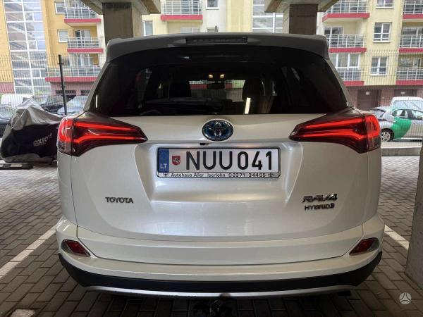 Balts Toyota RAV4 2016 Viļņa, ar dzinēja tilpumu 2.49 L un nobraukumu 107 tūkst. km par 21100 €, foto 3 vietnē AUTOMOTO.COM.LV