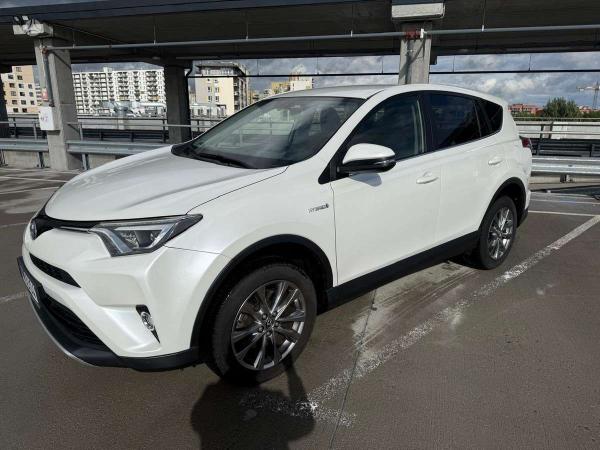 White Toyota RAV4 2016 in Vilnius, with an engine capacity of 2.49 L and mileage of 107 thousand km for 21100 €, photo 2 on AUTOMOTO.COM.LV