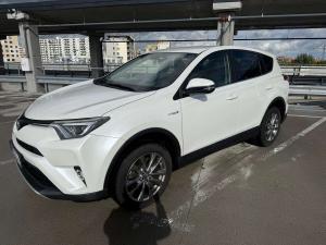 White Toyota RAV4 2016 in Vilnius, with an engine capacity of 2.49 L and mileage of 107 thousand km for 21100 €, photo 3 on AUTOMOTO.COM.LV