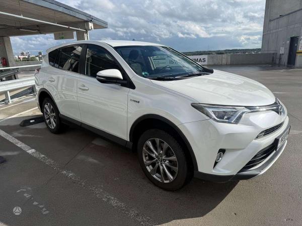White Toyota RAV4 2016 in Vilnius, with an engine capacity of 2.49 L and mileage of 107 thousand km for 21100 €, photo 5 on AUTOMOTO.COM.LV