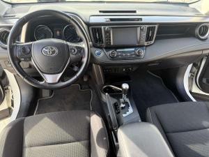 White Toyota RAV4 2016 in Vilnius, with an engine capacity of 2.49 L and mileage of 107 thousand km for 21100 €, photo 13 on AUTOMOTO.COM.LV