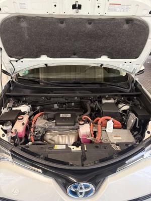 White Toyota RAV4 2016 in Vilnius, with an engine capacity of 2.49 L and mileage of 107 thousand km for 21100 €, photo 15 on AUTOMOTO.COM.LV