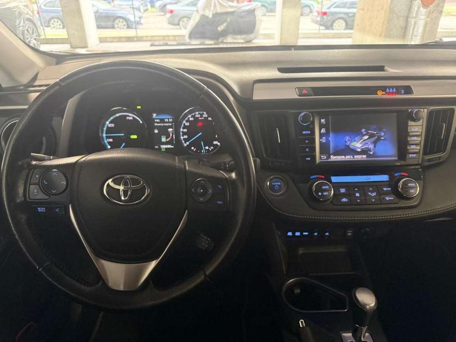 White Toyota RAV4 2016 in Vilnius, with an engine capacity of 2.49 L and mileage of 107 thousand km for 21100 €, photo 17 on AUTOMOTO.COM.LV