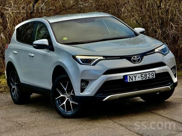 White Toyota RAV4 2016 in Riga, with an engine capacity of 2.00 L and mileage of 0 thousand km for 11790 €, photo 1 on AUTOMOTO.COM.LV