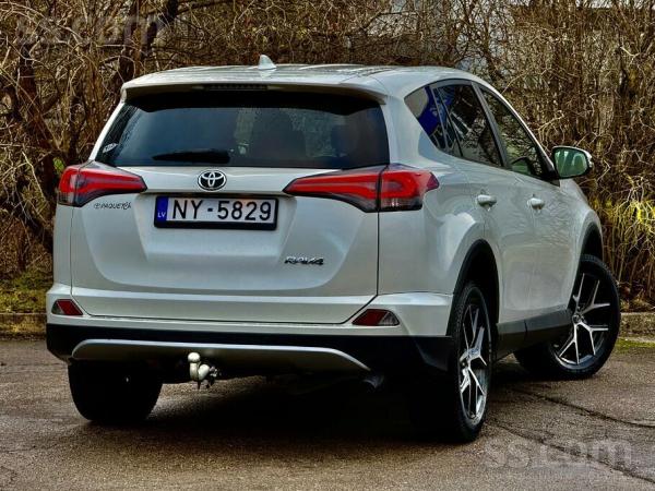 White Toyota RAV4 2016 in Riga, with an engine capacity of 2.00 L and mileage of 0 thousand km for 11790 €, photo 3 on AUTOMOTO.COM.LV