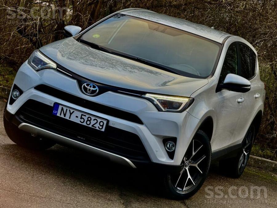 White Toyota RAV4 2016 in Riga, with an engine capacity of 2.00 L and mileage of 0 thousand km for 11690 €, photo 3 on AUTOMOTO.COM.LV