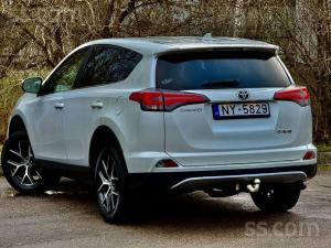 White Toyota RAV4 2016 in Riga, with an engine capacity of 2.00 L and mileage of 0 thousand km for 11690 €, photo 5 on AUTOMOTO.COM.LV