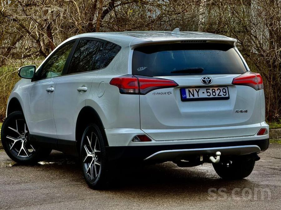 White Toyota RAV4 2016 in Riga, with an engine capacity of 2.00 L and mileage of 0 thousand km for 11690 €, photo 5 on AUTOMOTO.COM.LV