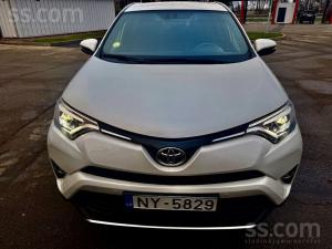 White Toyota RAV4 2016 in Riga, with an engine capacity of 2.00 L and mileage of 0 thousand km for 11690 €, photo 6 on AUTOMOTO.COM.LV