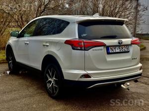 White Toyota RAV4 2016 in Riga, with an engine capacity of 2.00 L and mileage of 0 thousand km for 11690 €, photo 8 on AUTOMOTO.COM.LV