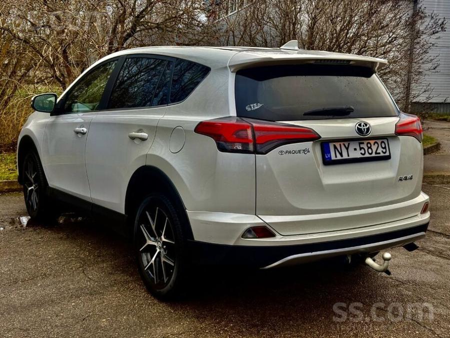 White Toyota RAV4 2016 in Riga, with an engine capacity of 2.00 L and mileage of 0 thousand km for 11690 €, photo 8 on AUTOMOTO.COM.LV