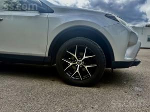 White Toyota RAV4 2016 in Riga, with an engine capacity of 2.00 L and mileage of 0 thousand km for 11690 €, photo 9 on AUTOMOTO.COM.LV