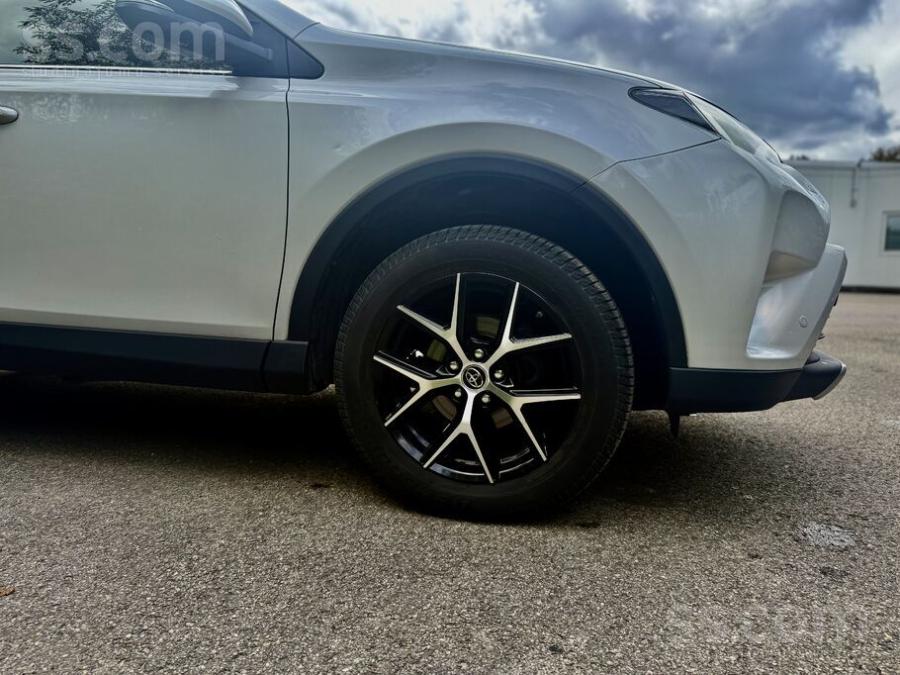 White Toyota RAV4 2016 in Riga, with an engine capacity of 2.00 L and mileage of 0 thousand km for 11690 €, photo 9 on AUTOMOTO.COM.LV