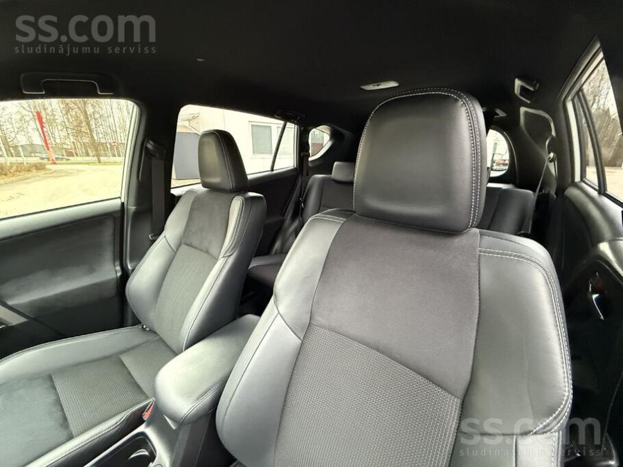 White Toyota RAV4 2016 in Riga, with an engine capacity of 2.00 L and mileage of 0 thousand km for 11690 €, photo 13 on AUTOMOTO.COM.LV