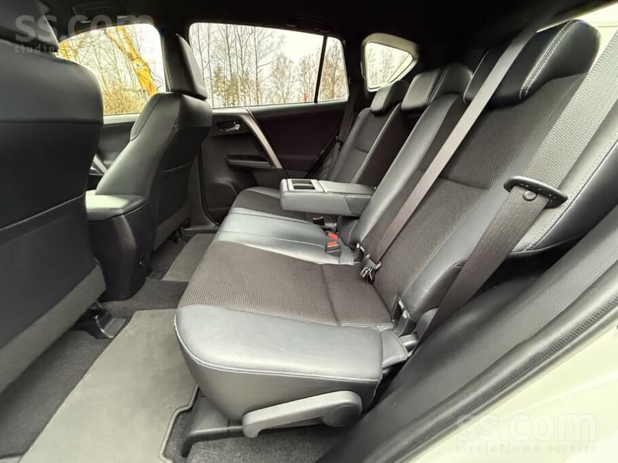 White Toyota RAV4 2016 in Riga, with an engine capacity of 2.00 L and mileage of 0 thousand km for 11690 €, photo 15 on AUTOMOTO.COM.LV